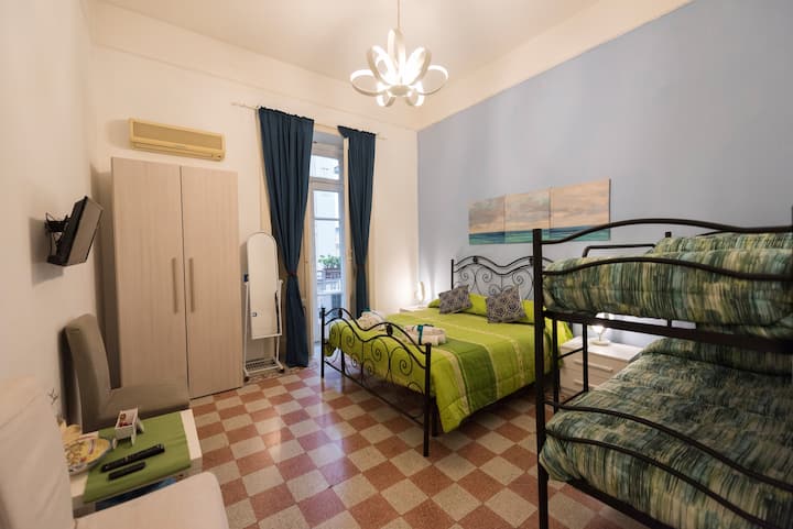 Camera Mediterraneo B&b Incentro - Salerno, Italia