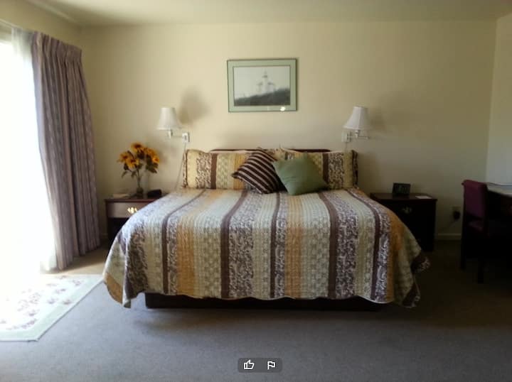 Charleston Harbor Inn King Suite - Coos Bay, OR