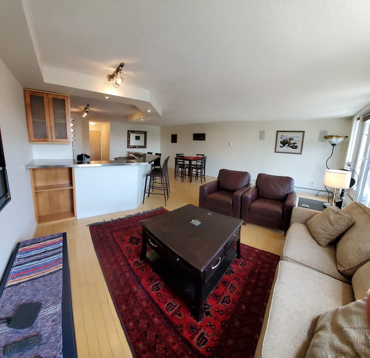 Spacious 3 Bedroom Condo - Calgary