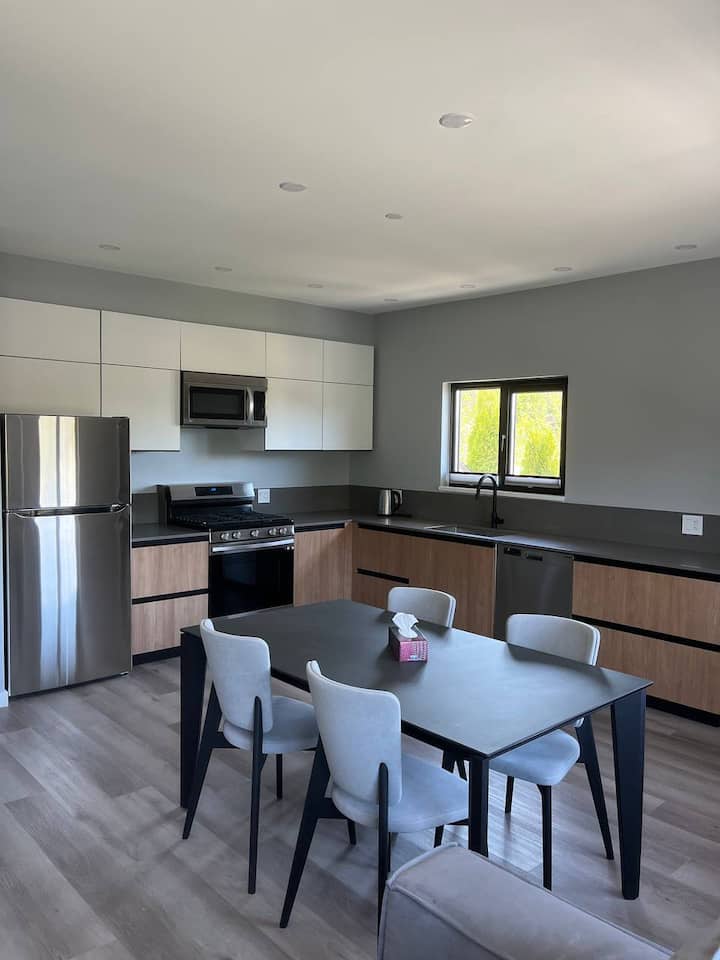 New Suite. Mountain View. - Squamish