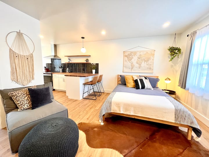 Fresh+modern Studio, Walkable To Downtown/sundial - Redding, CA