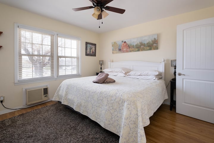 Whimsical Westhills Cottage - Amarillo, TX