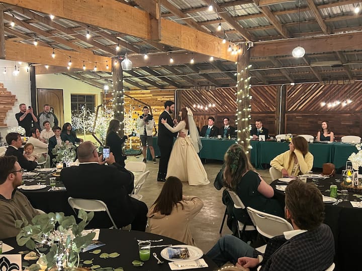 Event Barn And Cottege. - Dripping Springs, OK