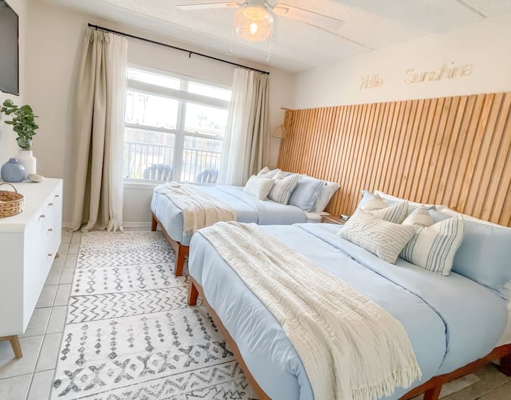 2br/1.5b Modern Cozy Getaway: 2-min Walk To Beach - South Padre Island