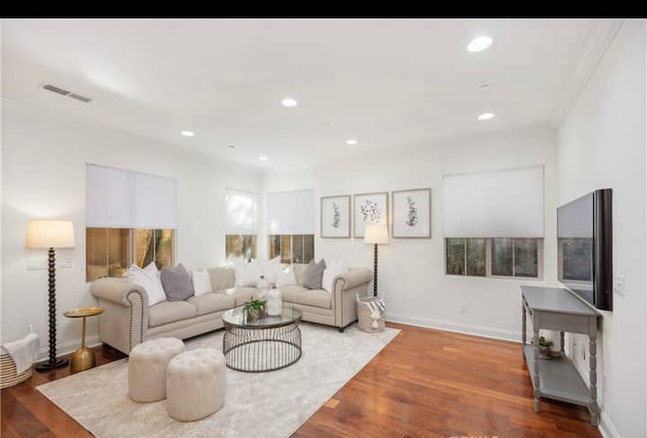 A Comfortable Home - Lake Forest, CA