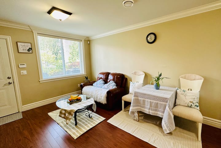 Private Suite W/1 Bed&1 Bath, Close To Skytrain - Coquitlam