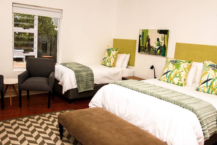 Hermanus Champagne Accommodation/triple Room - Hermanus