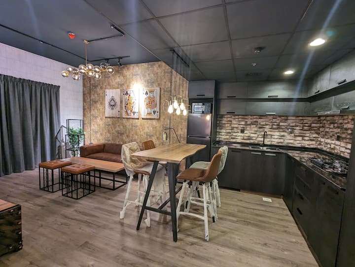 Brand New Antique Loft One Bedroom - 아지만