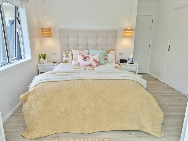 Stay With Max - Orchard And Vege Garden Retreat. - Paraparaumu