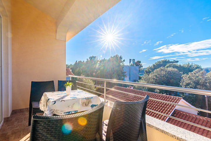 Apartment Mirjana* Centrally Located For 4 Person - Punat