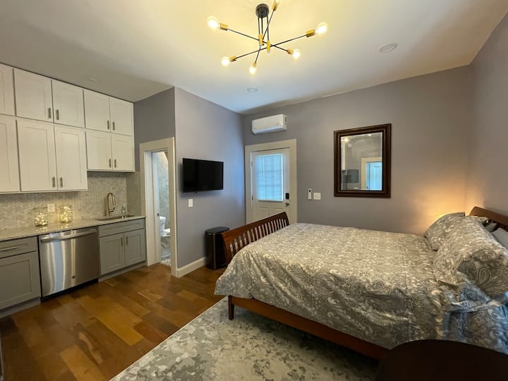 Downtown Garden Unit-newly Renovated, Full Kitchen - Manchester, NH
