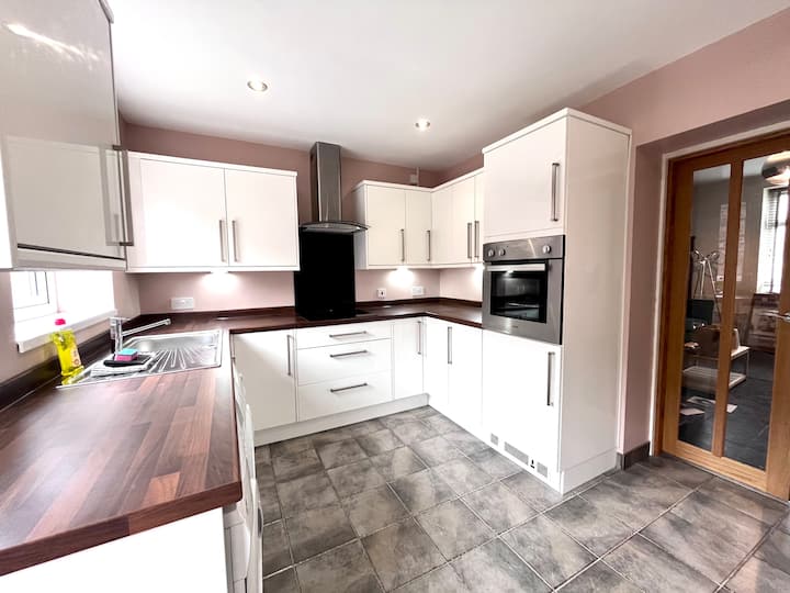 Enjoy A Spacious 3 Br Home - Newcastle upon Tyne