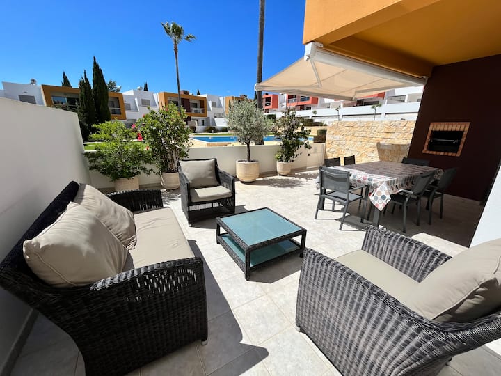 Terrasse Accès Direct Piscine - Guia