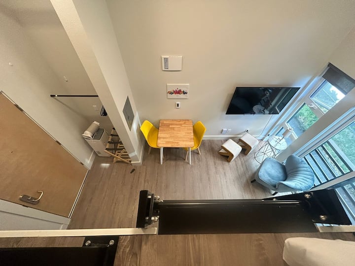Comfy Lofted Bed Atop Urban First Hill - Seattle, WA