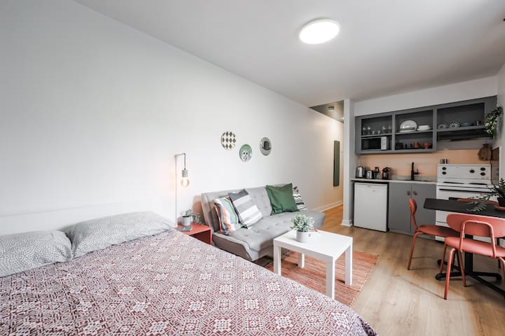 Free Parking | Cozy Studio With Balcony - 17 - Laval