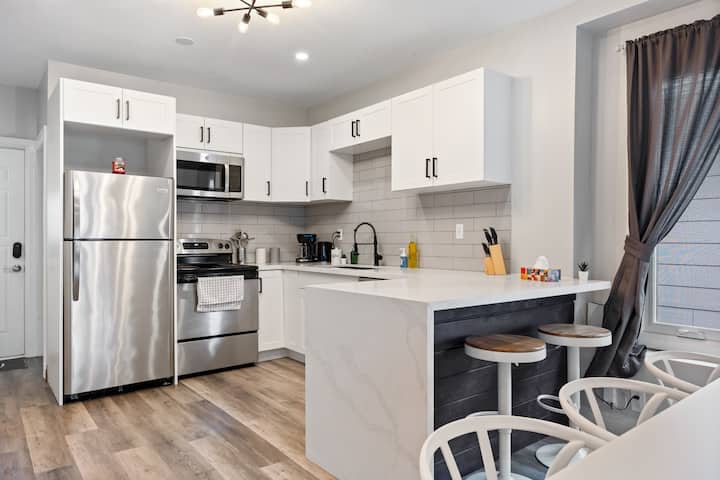 5 Min To Dt/usa - Modern House - 4bed-2bath - Windsor
