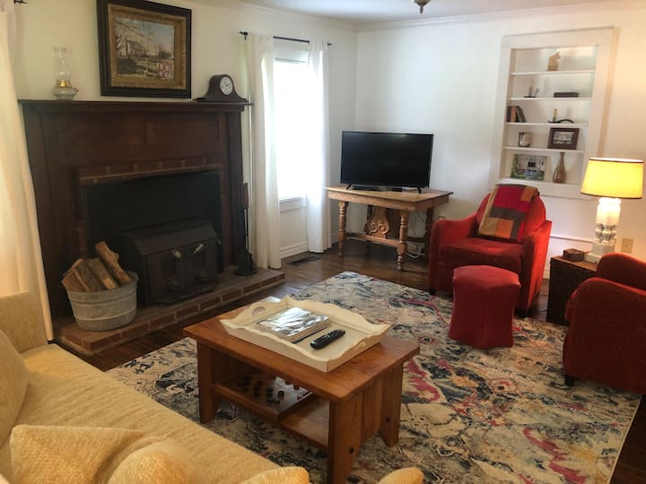 Spring House, 1842 Farmhouse W/view Of New River