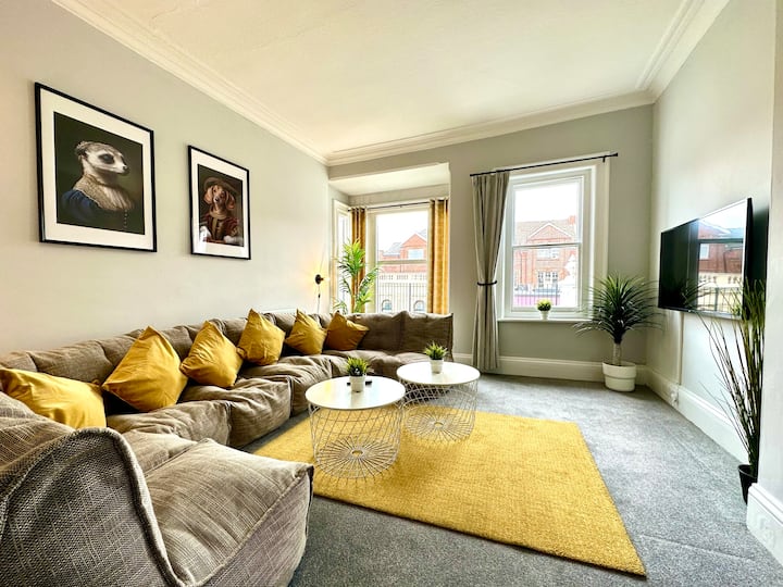 Massive 4 Bedroom Duplex Apartment + Free Parking - Bournemouth