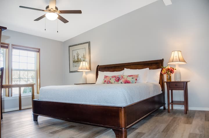 Peak View - Outdoor Dining/fire - Corvallis, OR