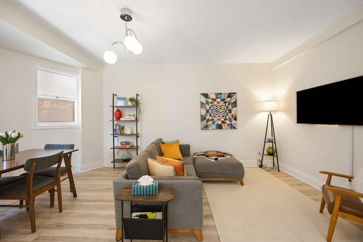 2br Yorkville Gem - Toronto, ON