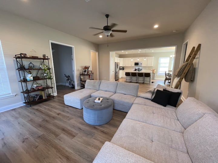 Cute, Comfy, Close To The Beach - Foley, AL