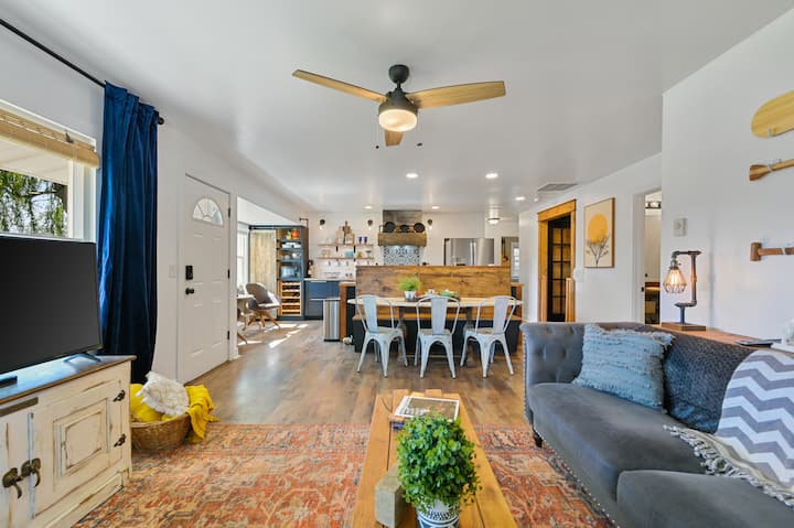 Dog-friendly 30+ Day Rental: Stylish 4br W/ Yard - Grand Junction, CO