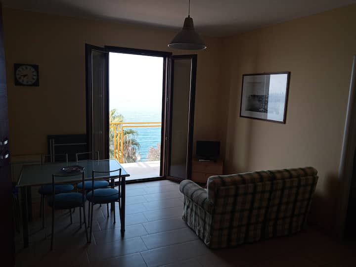 Fenêtre Donnant Sur La Mer - Sicily