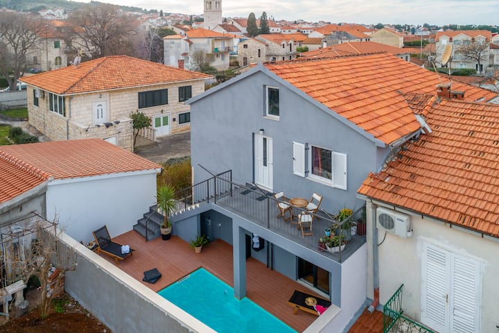 Apartments Lota W/heated Pool On Top Location - Dugi Rat