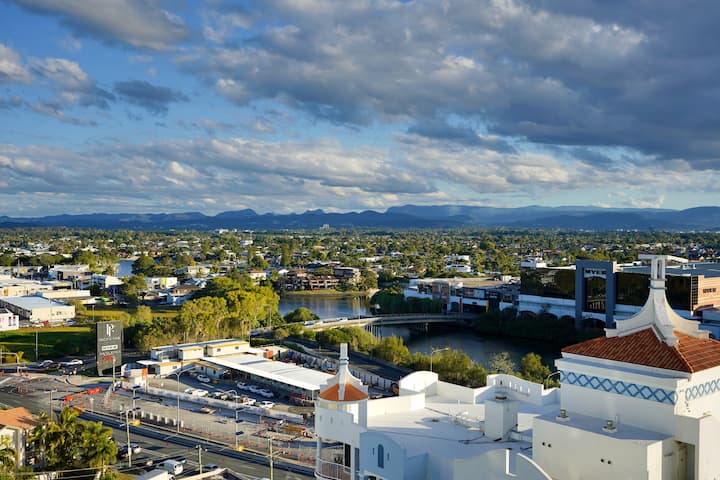 Stunning Ocean View 3br: Heated Pool &Free Parking - Broadbeach