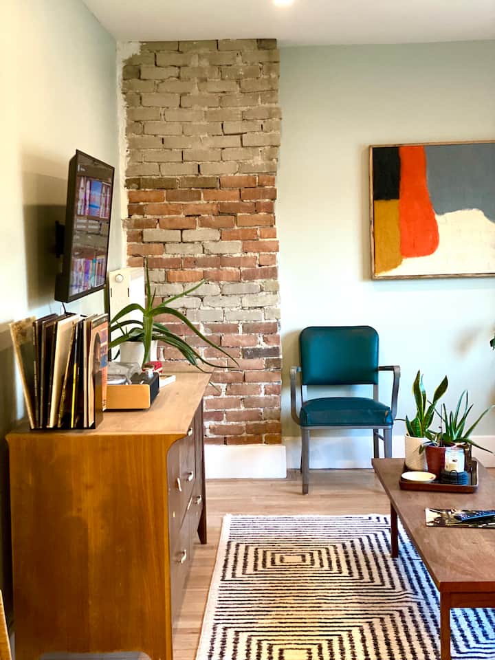 Vintage 2 Bd Flat By Boston Eddy - Hamtramck, MI