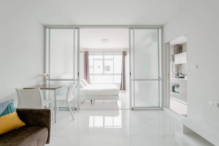 Great Location Stay 2 Min To Townwi-fi/ Sofa Bed - Phuket