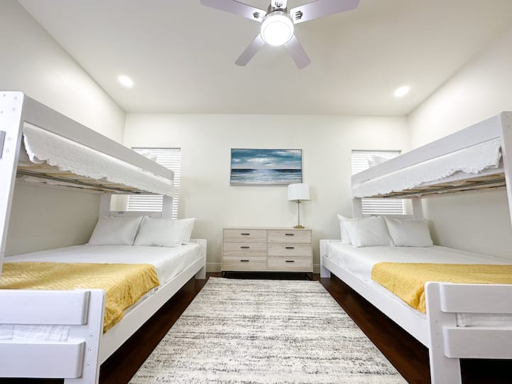 Luxurious Condo W/pool & Garage, Close To Shopping - Pharr, TX