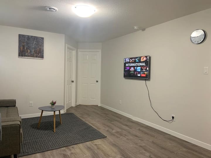 Guest Suite With Queen Bed -Home Away From Home - Regina