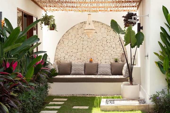 New, Clean 6 Bdrm Seminyak Villa + 2 Private Pools - Bali