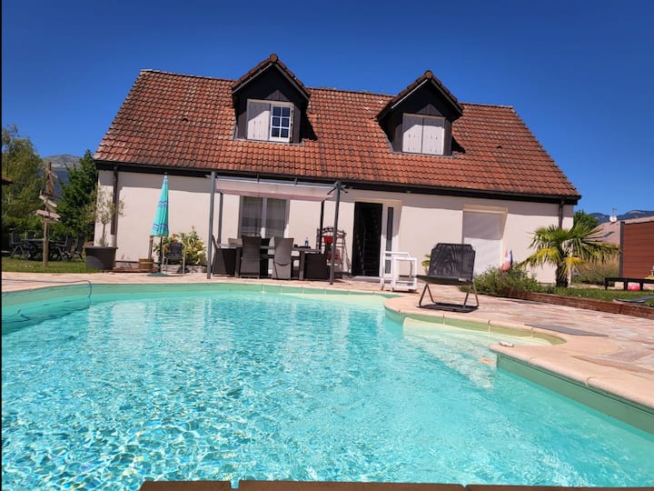 Maison Familiale Entre Lac Et Montagne, Piscine. - Gex