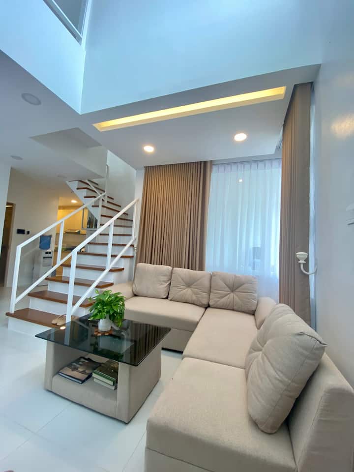 Modern White House With Pool - Lian