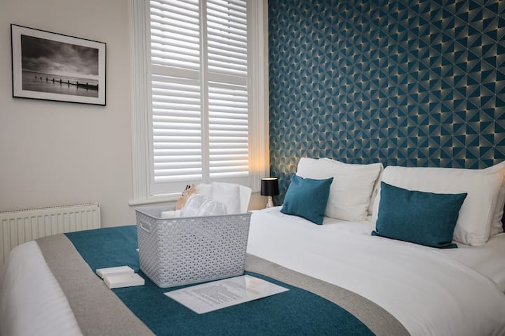 The Entrance Room - Southbourne