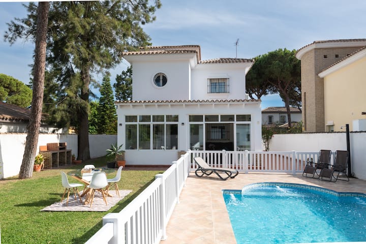 Spacious Villa With Pool (5 Mins To The Beach!) - Chiclana de la Frontera