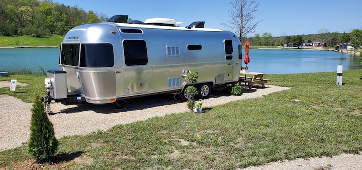 New: Glamplyfe Airstream Experience - ケンブリッジ, OH