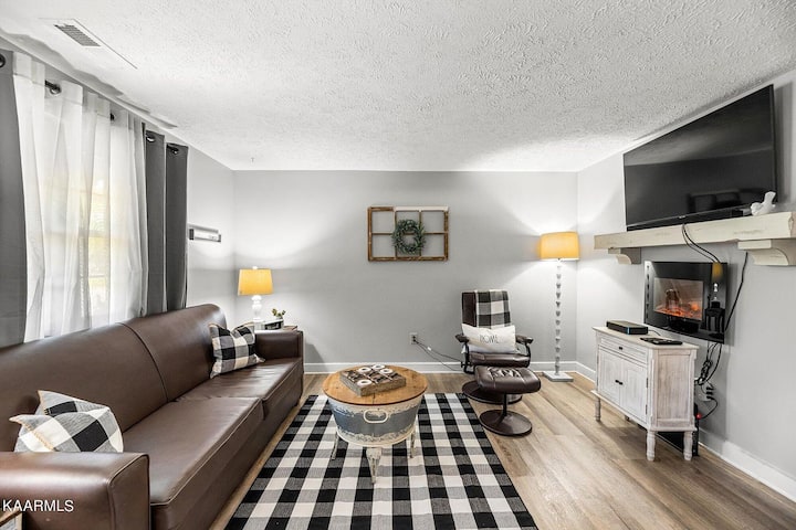 Cozy & Charming Townhouse In Pigeon Forge - Pigeon Forge, TN