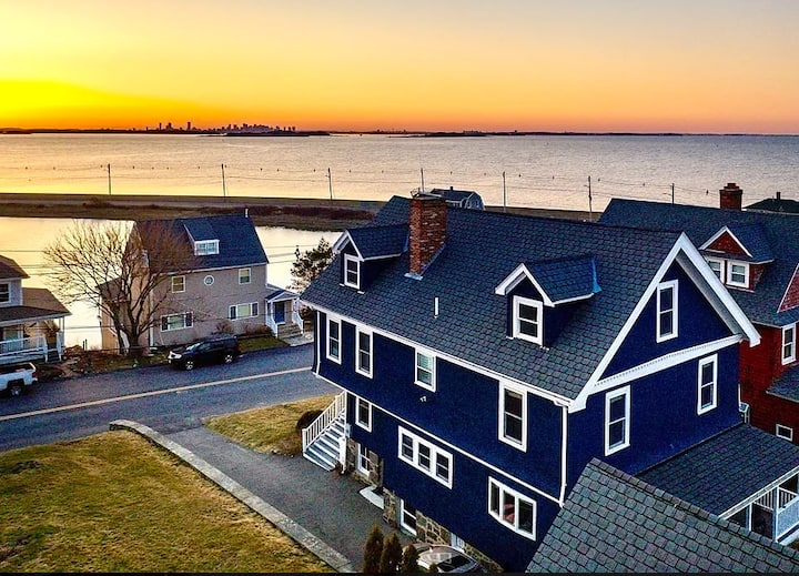 Beautiful Victorian Home In Hull - Black Rock Beach, MA