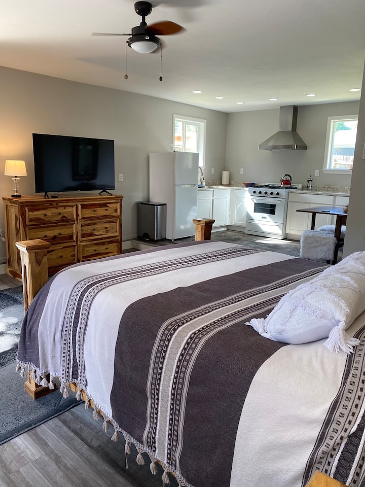Cozy Studio By The Redwoods - Garberville, CA
