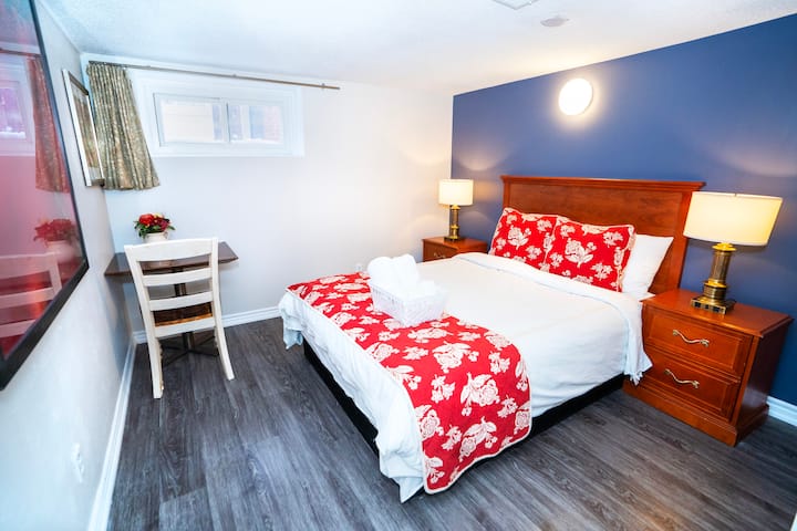 Cozy 3br 2bth Lower Unit, 1 Min To 401, 404 & Dvp - Toronto