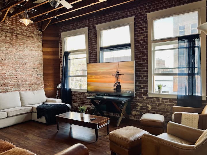 The Loft - Downtown Sa, Trendy - No Airbnb Fees! - Irvine, CA