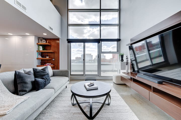 The Pinnacle - Premium Downtown Loft - Saskatoon