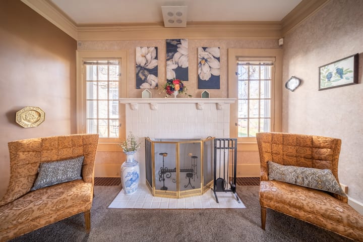 Spacious 4br • Family Friendly • 10% Off June! - Akron, OH