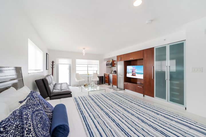Ocean Drive Studio W/balcony - Rooftop Pool - South Beach