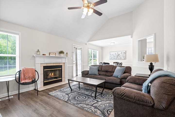 Comfortable Home In Quiet Area - 클락스빌