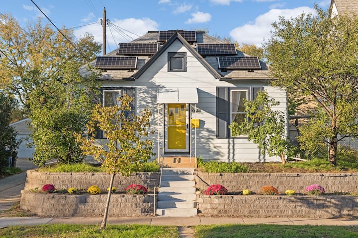 The Warm Hug House | Walkable And Oh-so-cozy! - New Hope, MN