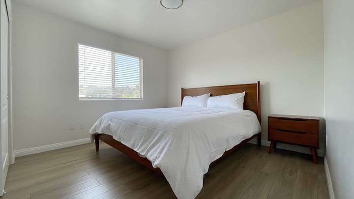 Newly Renovated 2bd In Convenient Location - Los Angeles, CA